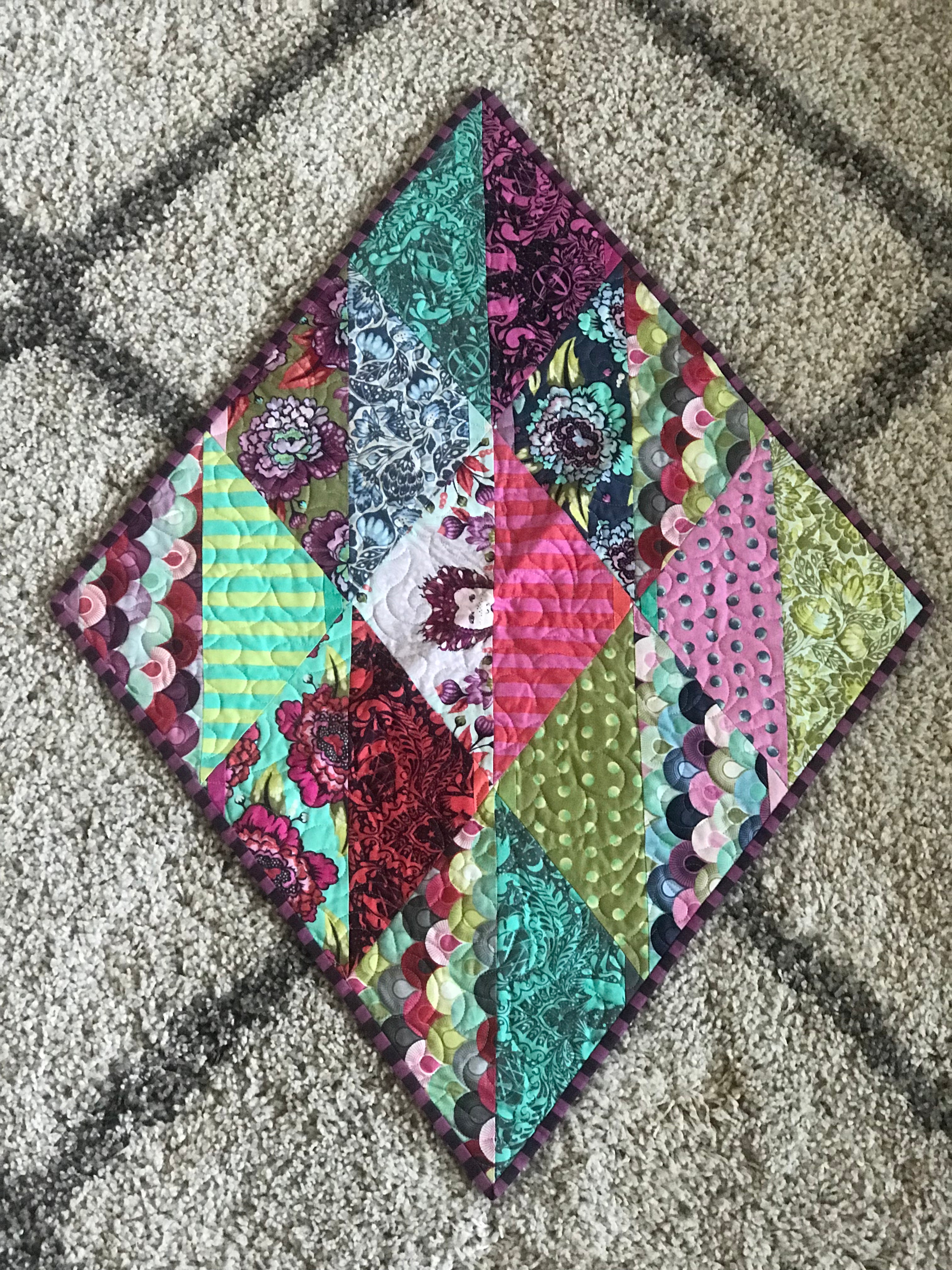 Tula Pink Mini Quilt – Knot and Thread Design